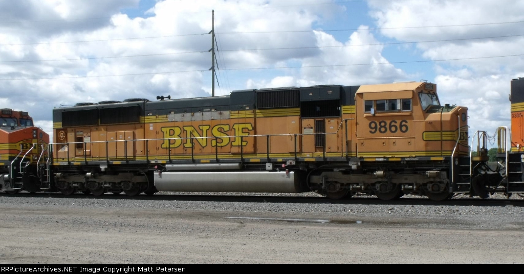 BNSF 9866